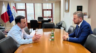John Grech f’laqgħa kordjali ma Kevin Bonavia – MP Ingliż – Nevillegafa